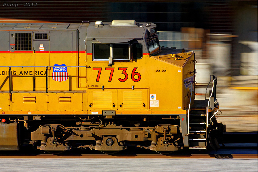 UP 7736 - GE ES44AC